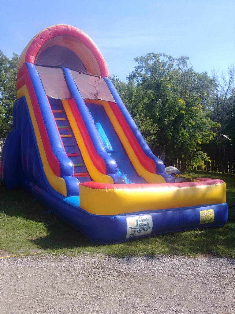 La super glissade – Location de jeux gonflables Chroma Amusement